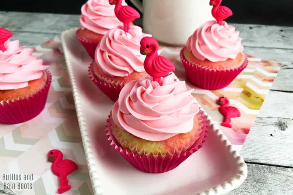 Flamingo Cupcakes for an Easy-Peasy Summer Vibe