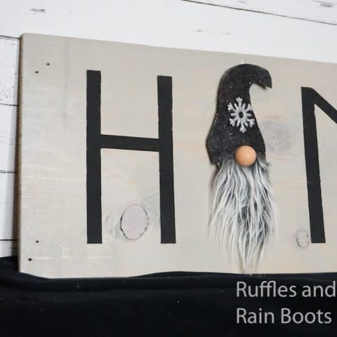 Make this Awesome Home Gnome Interchangeable Seasonal Sign!