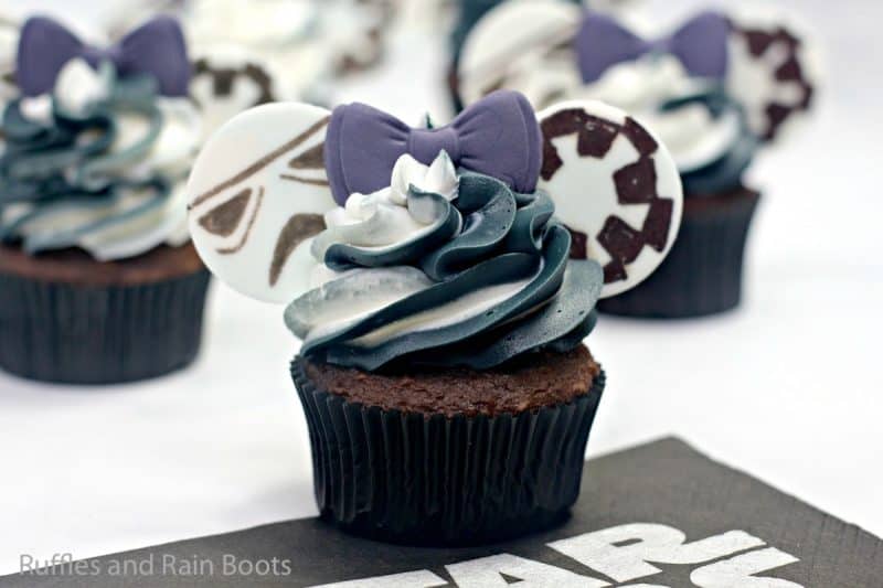Make These Stormtrooper Cupcakes for a Star Wars Party!