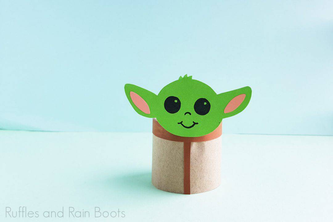 Everyone LOVES This Baby Yoda Paper Craft Inspired by The Mandalorian!