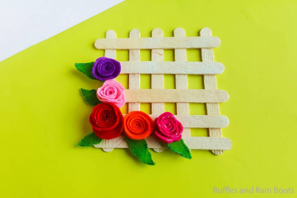 This Easy Popsicle Stick Wreath Craft for Kids is a Fun Spring Craft!