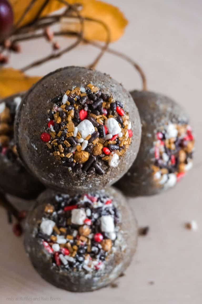 Make S'mores Bath Bombs for a Warm Fall Bathtub Treat!