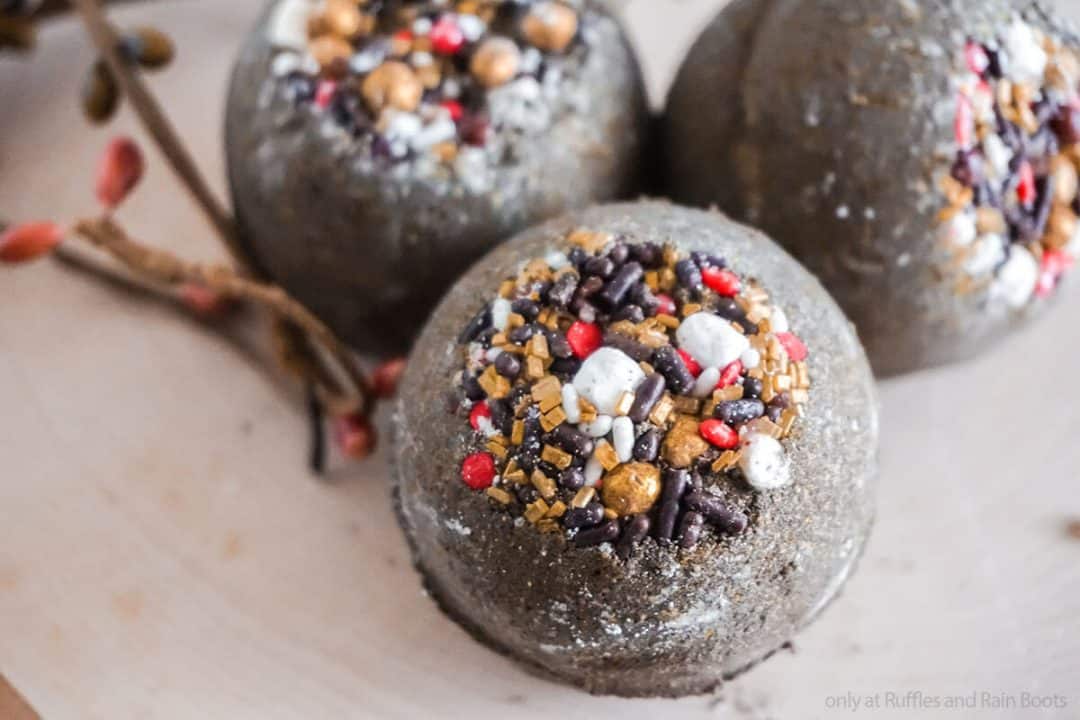 Make S'mores Bath Bombs for a Warm Fall Bathtub Treat!