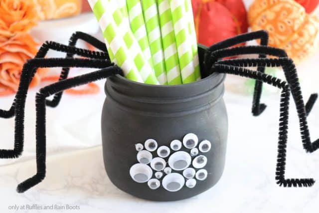 This Fun Spider Mason Jar Craft is a Fantastic Halloween Kids Craft!