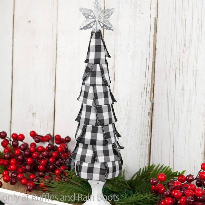 I Love This Simple and Fun Buffalo Check DIY Christmas Tree