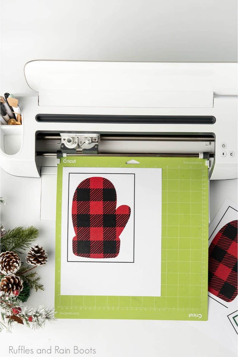 I Love How Easy This Faux Mitten Wood Sign Cricut Craft Is!