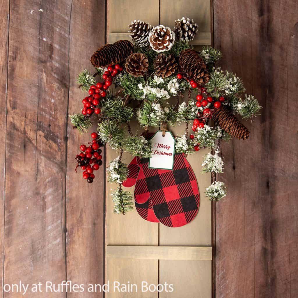 I Love How Easy This Faux Mitten Wood Sign Cricut Craft Is!