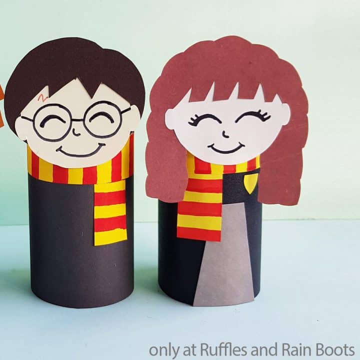 These Harry Potter Paper Roll Crafts Make Puppets or Paper Dolls