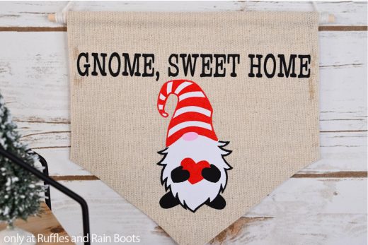 This Drop Cloth Gnome Banner for the Holidays is an Easy Cricut Craft