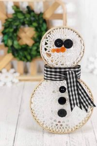 Embroidery Hoop Snowman with Doilies - A Fun 30 Minute Craft for Winter